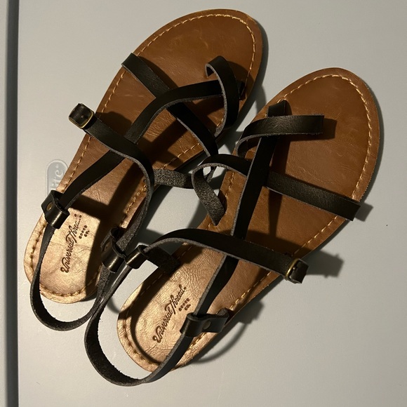 Universal Thread | Shoes | Universal Thread Sandals | Poshmark